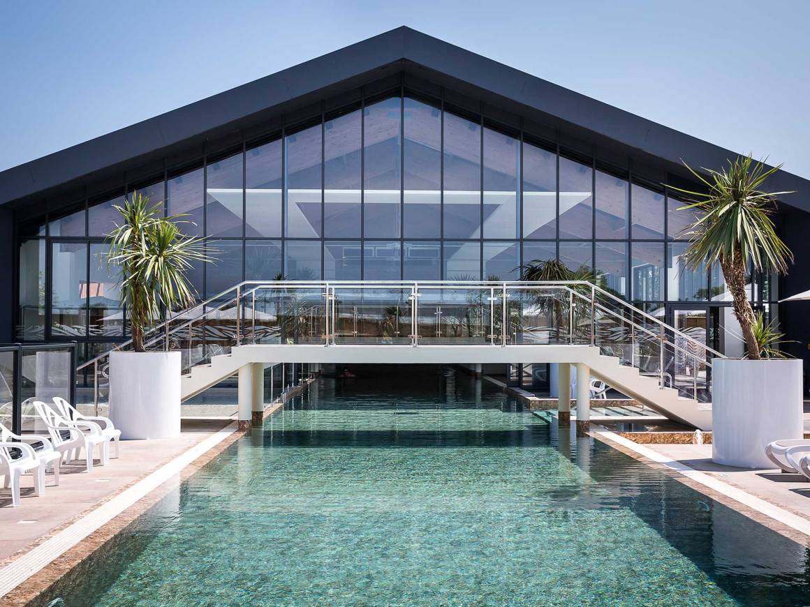 Water park, heated pool and slides at Le Pin Parasol campsite