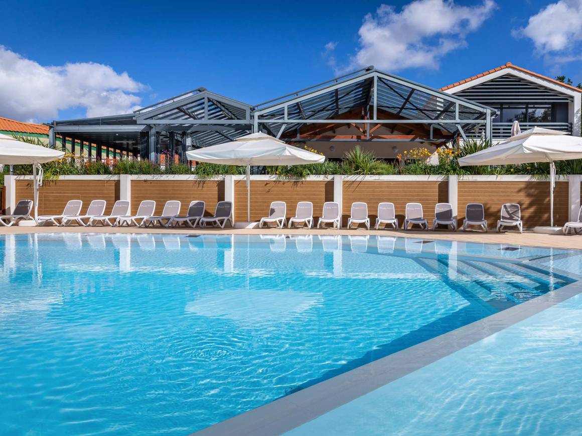 Water park, heated pool and slides at Le Pin Parasol campsite