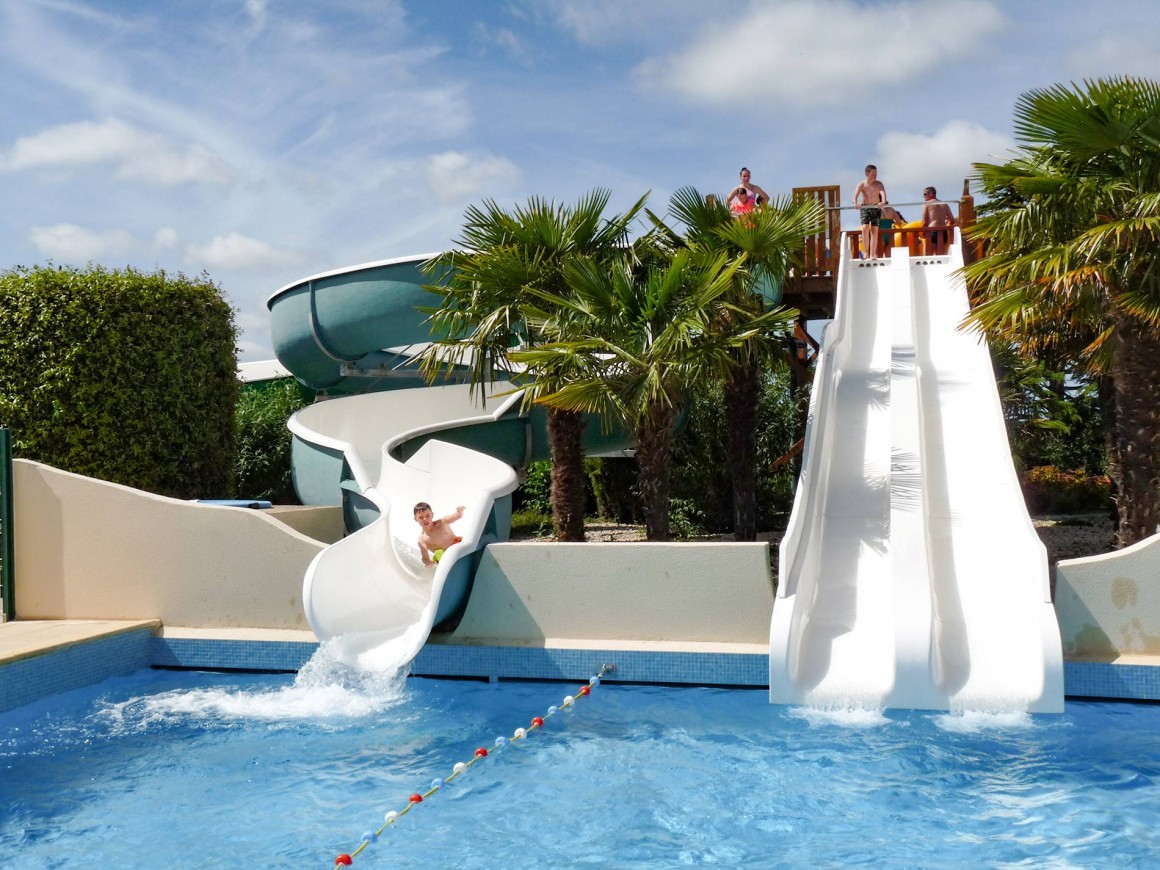 Découvrez le parc aquatique du camping Le Pin Parasol