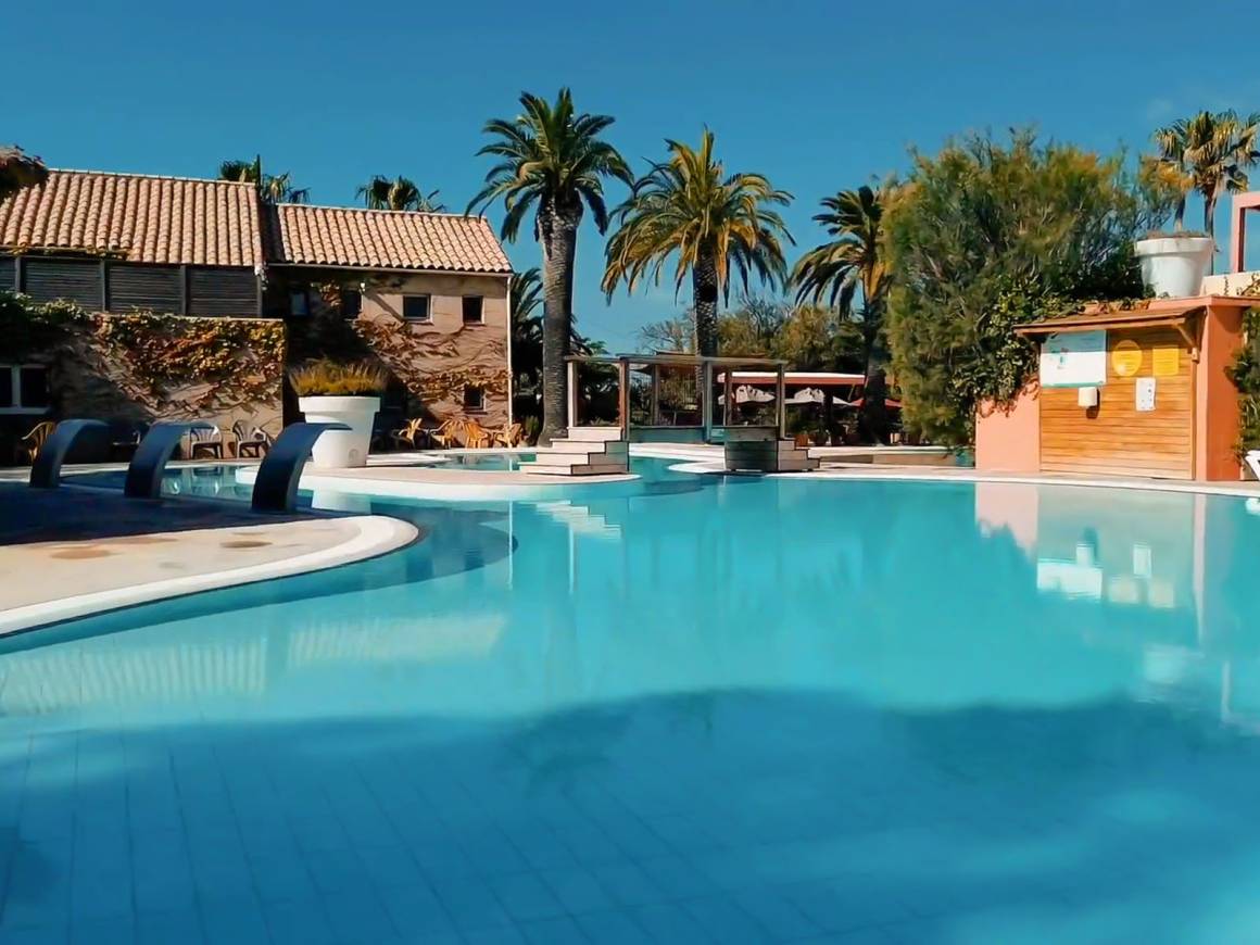 Le Pre Catalan camping in Barcarès: Swimming pool and water park
