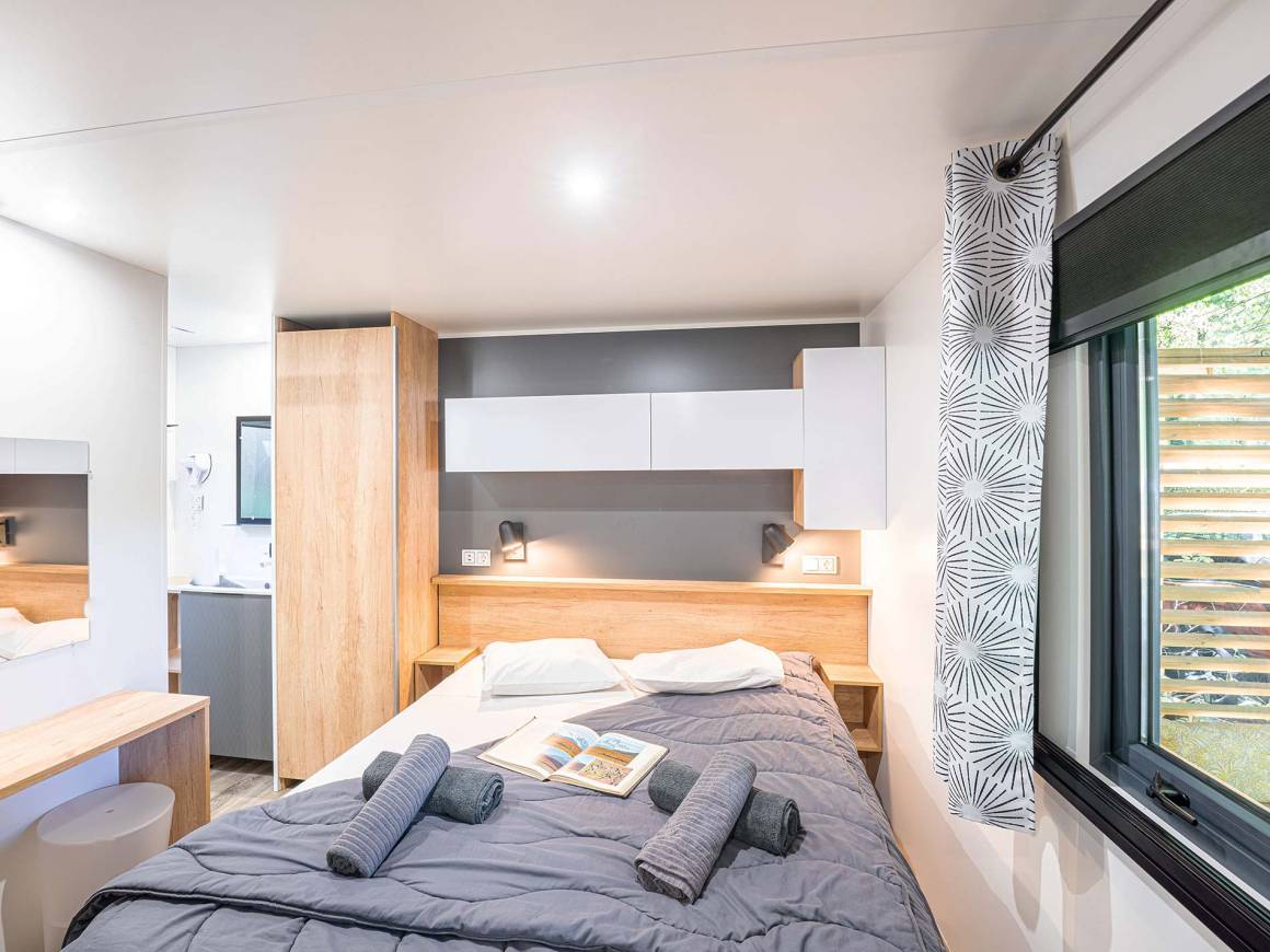 Mobil home 4 personnes 2 chambres climatisé(e) 4 fleurs - Tarascon-sur ...