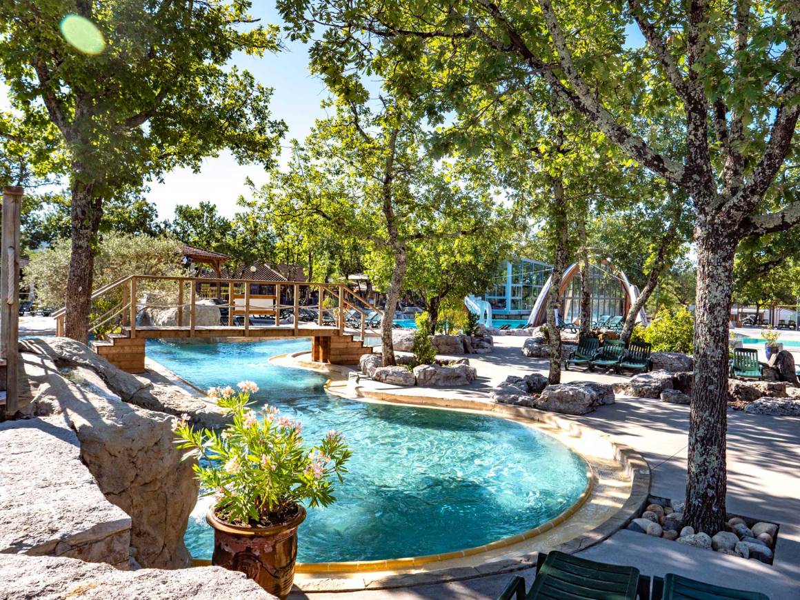 Découvrez la piscine et le parc aquatique du camping Le Ranc Davaine à Ruoms