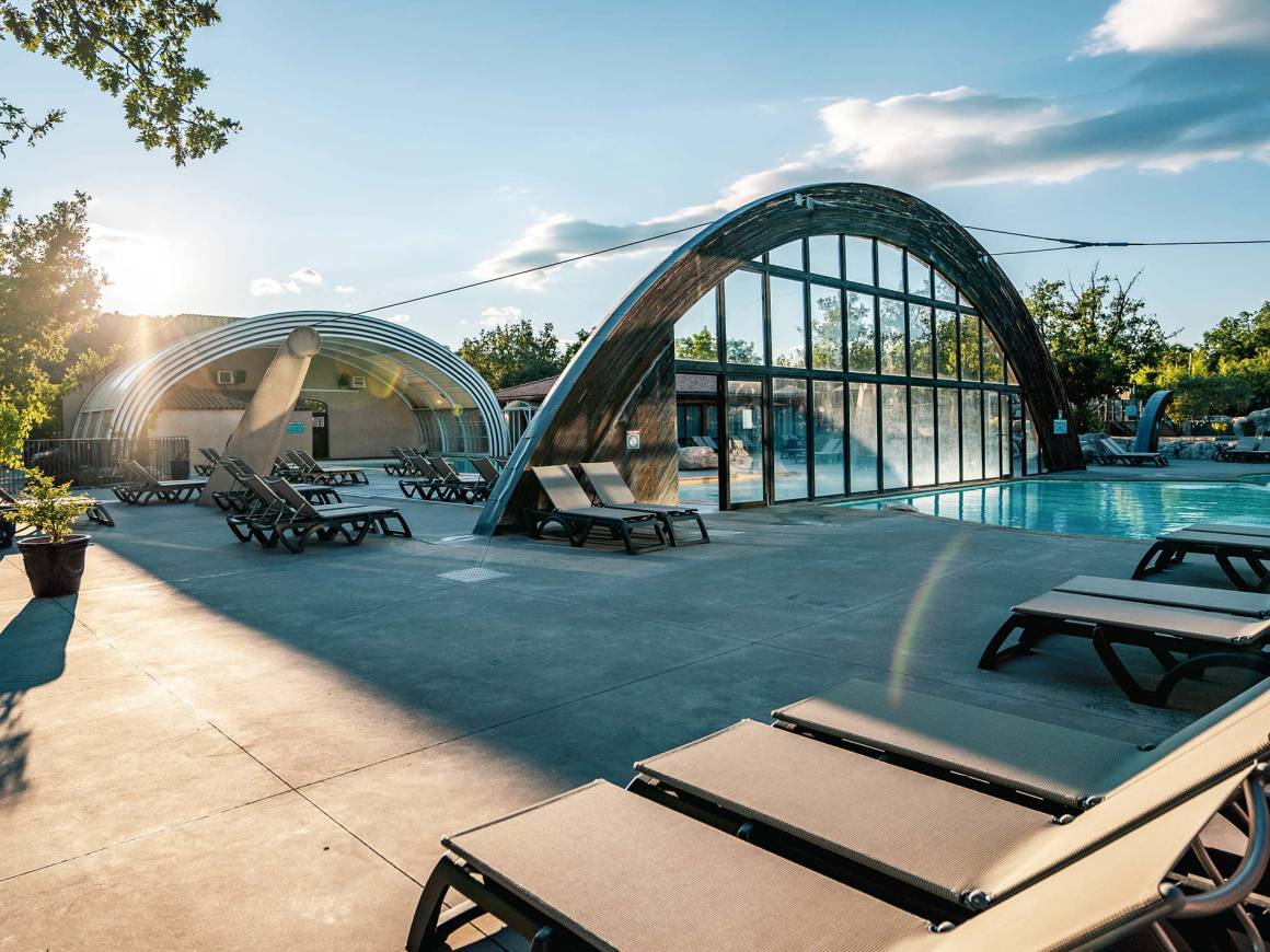 Découvrez la piscine et le parc aquatique du camping Le Ranc Davaine à Ruoms