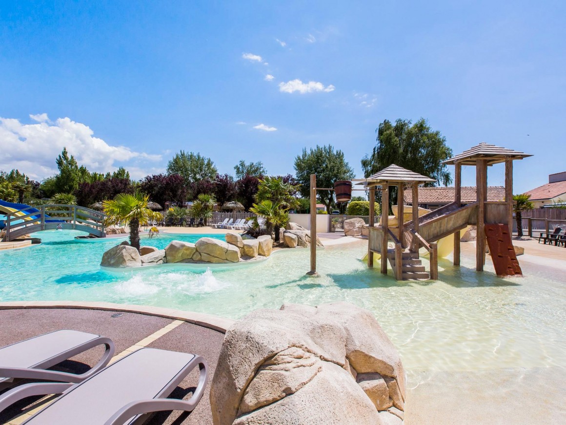 Discover the bathing area at the camping Le Ranch