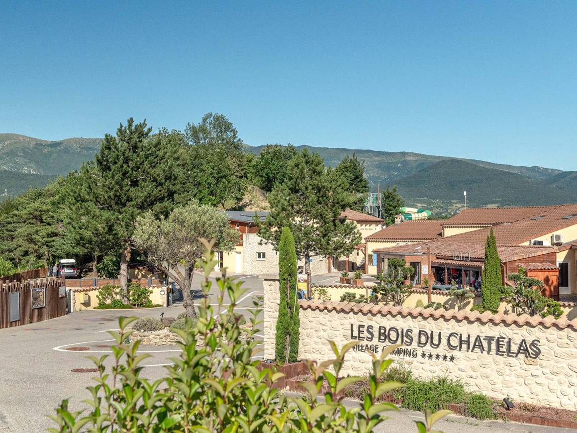Camping Rhône-Alpes Les Bois du Châtelas **** Bourdeaux Drôme | Yelloh ...