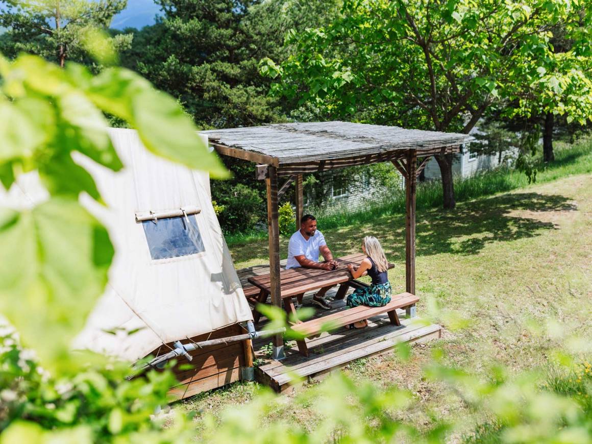 Camping Rhône-Alpes Les Bois du Châtelas **** Bourdeaux Drôme | Yelloh ...
