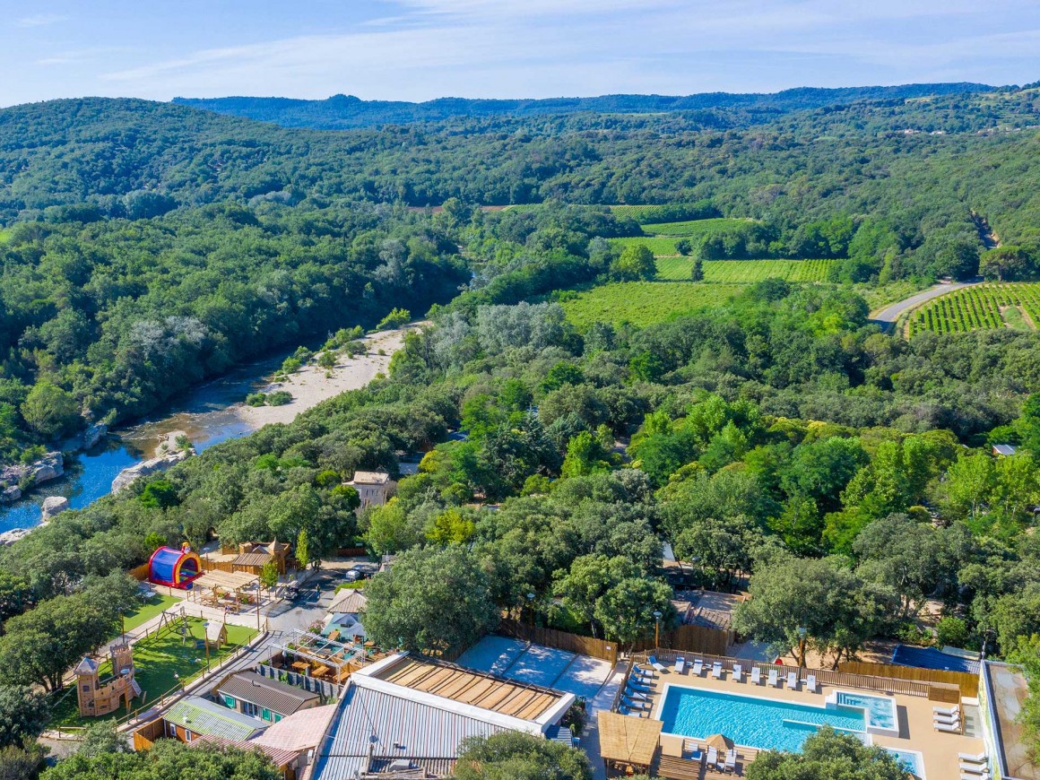 Camping pitches 1 flower with private facilities - La Roque-sur-Cèze