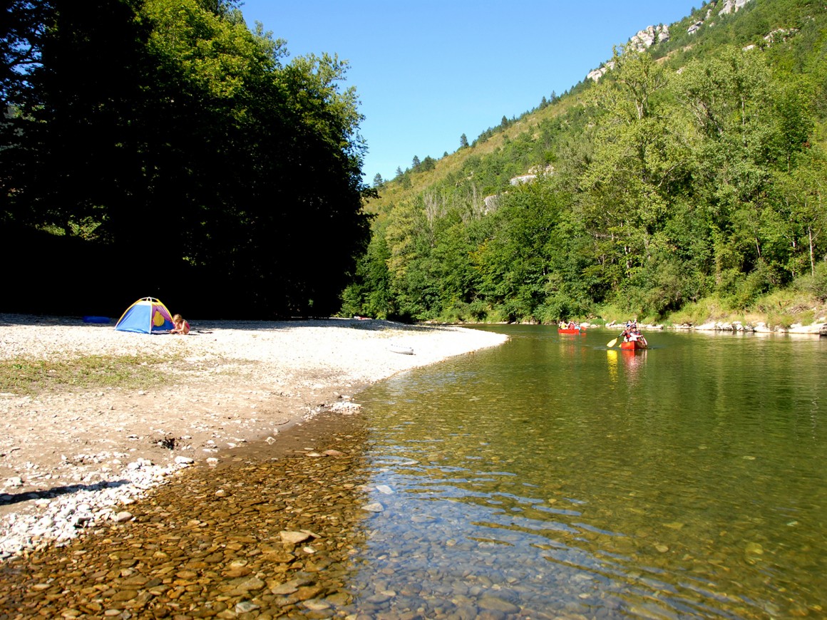 Découvrez la baignade au camping Nature et Rivière