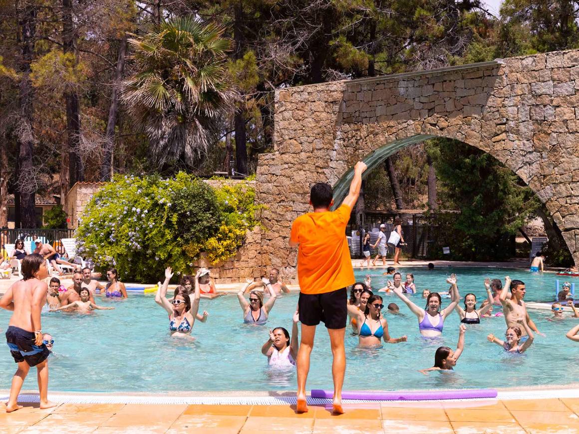 Discover the swimming pool and water park at Perla di Mare campsite in ...