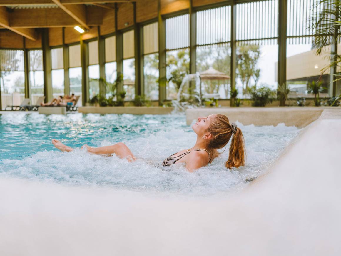 Entdecken Sie den Wasserpark und das Schwimmbad des Campingplatzes Portland in Port en Bessin im ...