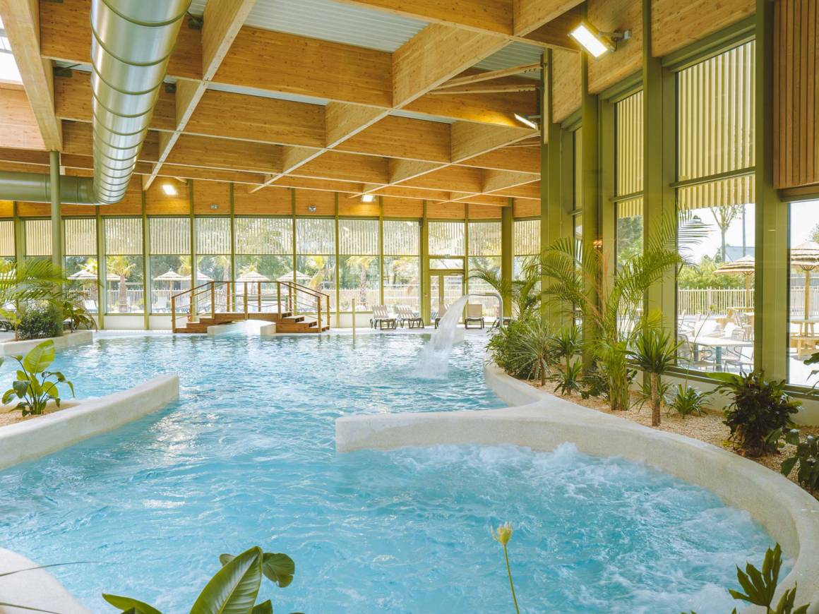 Entdecken Sie den Wasserpark und das Schwimmbad des Campingplatzes Portland in Port en Bessin im ...