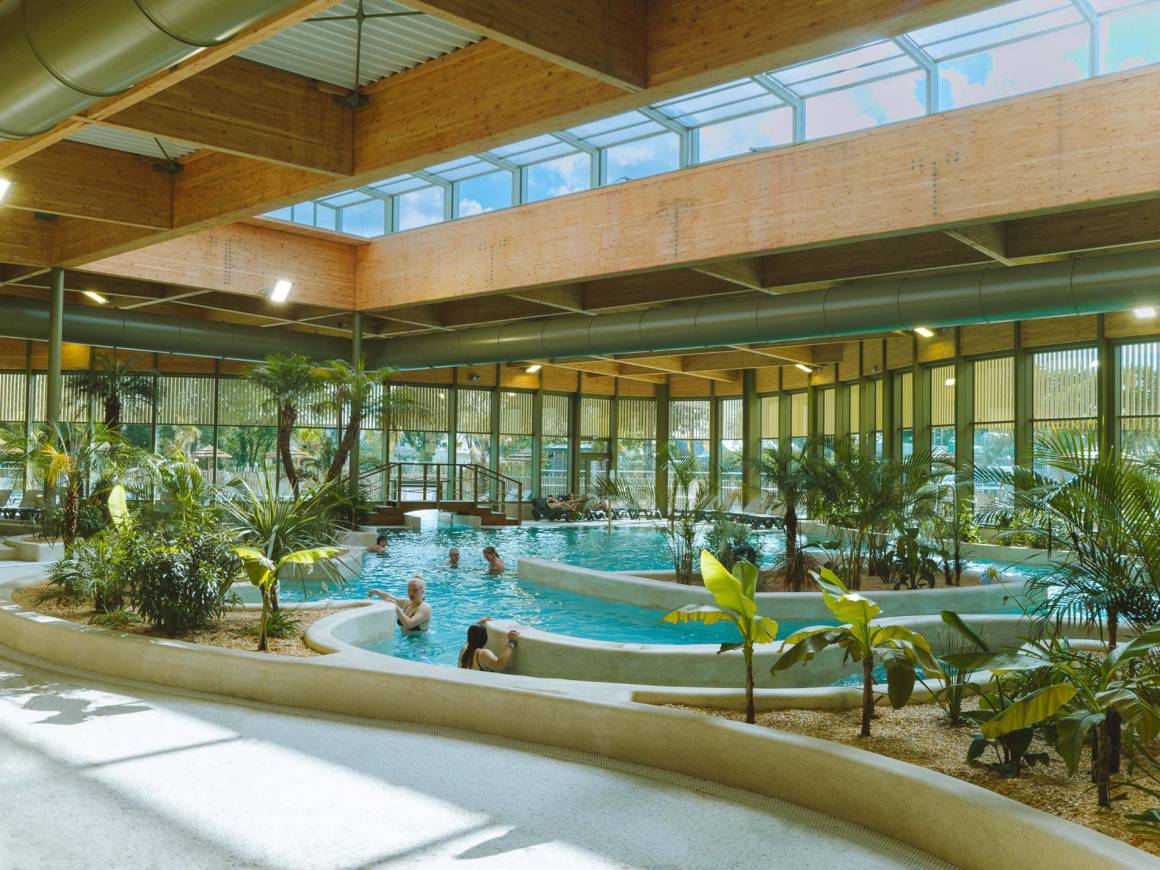 Entdecken Sie den Wasserpark und das Schwimmbad des Campingplatzes Portland in Port en Bessin im ...