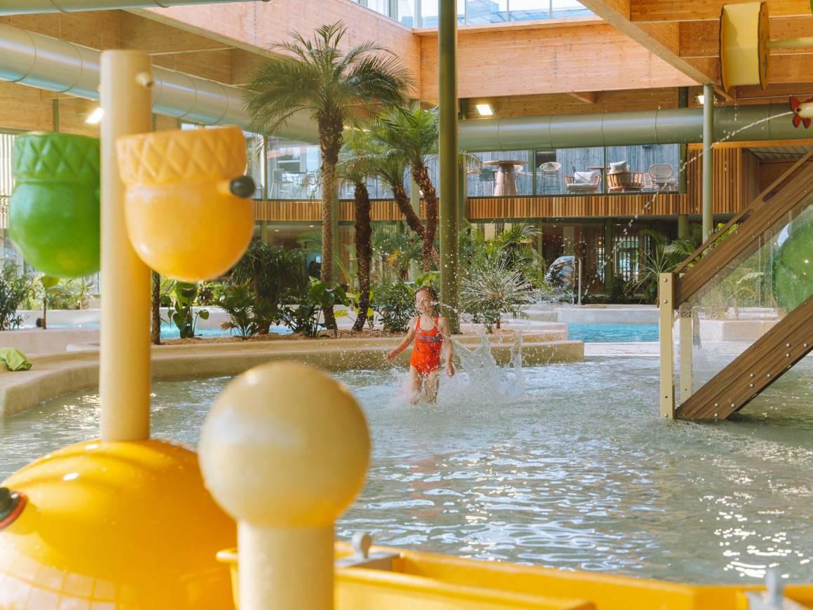 Entdecken Sie den Wasserpark und das Schwimmbad des Campingplatzes Portland in Port en Bessin im ...