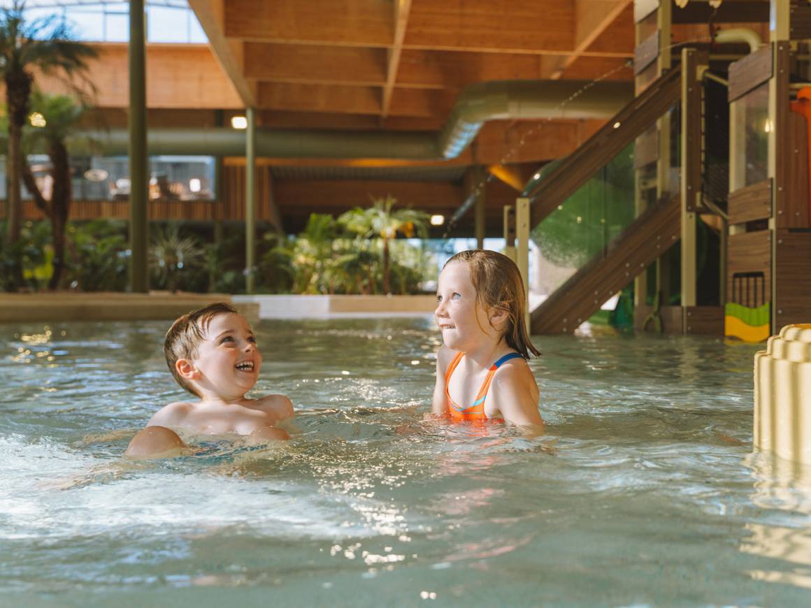 Entdecken Sie den Wasserpark und das Schwimmbad des Campingplatzes Portland in Port en Bessin im ...