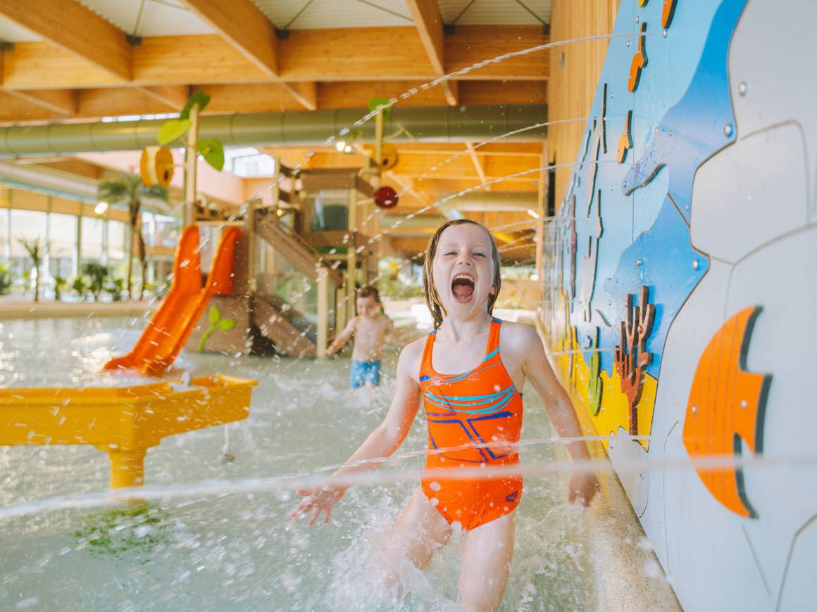 Entdecken Sie den Wasserpark und das Schwimmbad des Campingplatzes Portland in Port en Bessin im ...