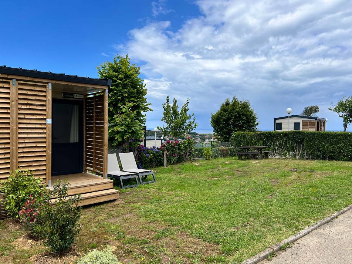 Camping pitches 3 flowers with private facilities - Isla