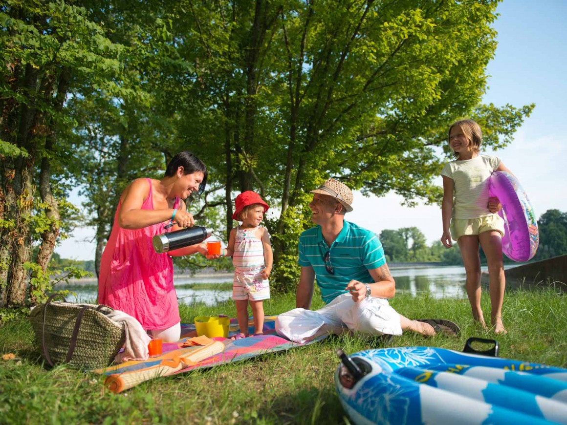 Yelloh! Village En Champagne camping: children and teenagers, family ...