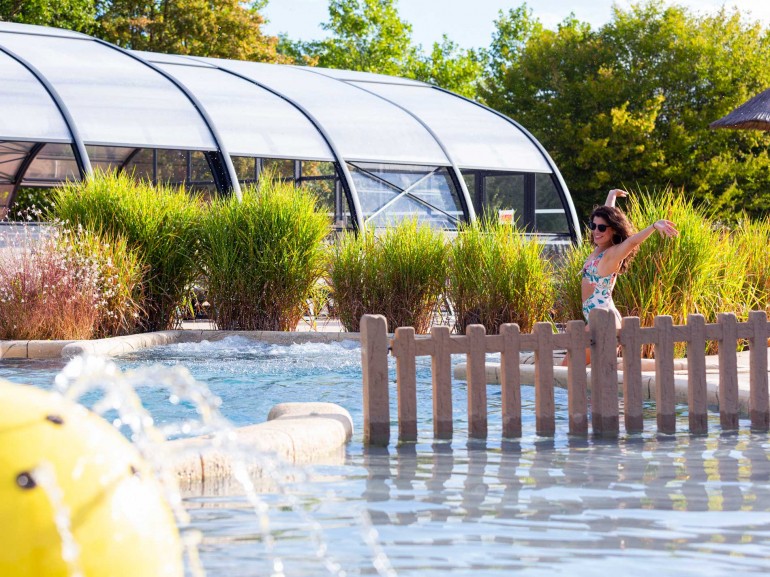 Camping La Roche Posay : espace baignade avec piscine chauffée ...