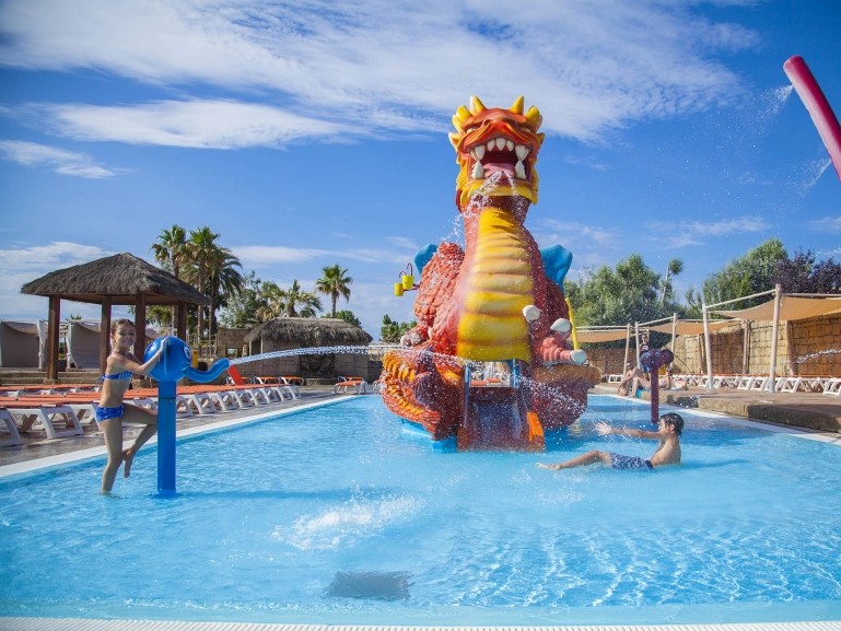 Le Club Farret: camping with bathing area