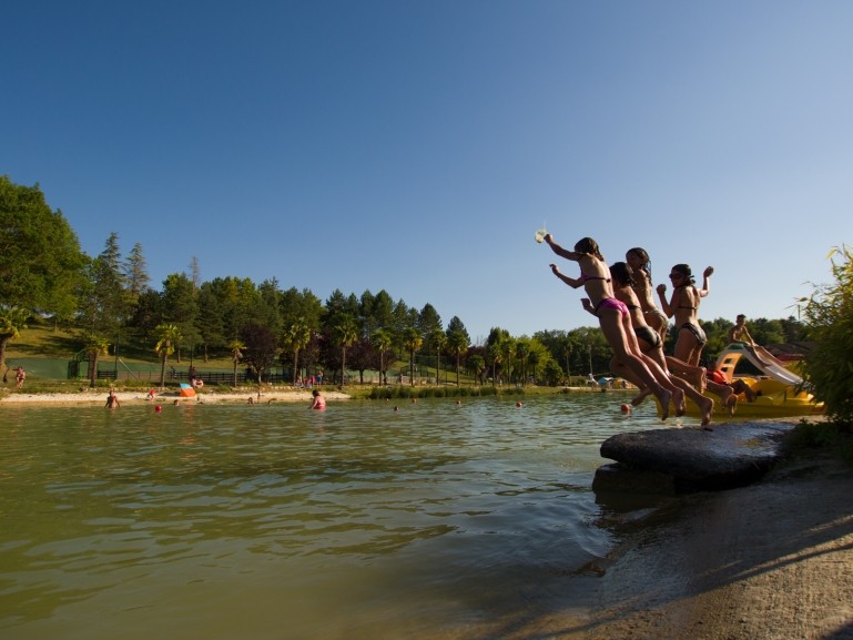 Le Lac des 3 Vallees : camping avec espace baignade