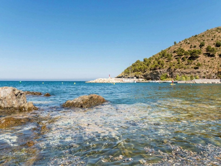 Discover the bathing area at the camping Sant Miquel