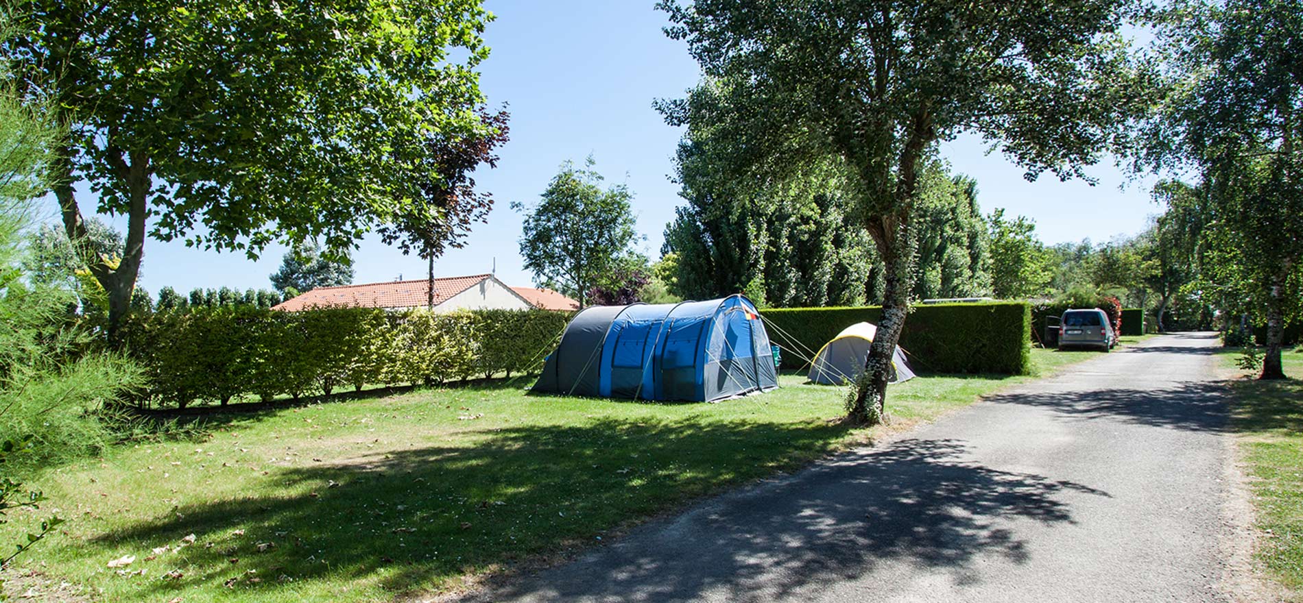 Campsite with tent pitches: combine an authentic camping experience ...